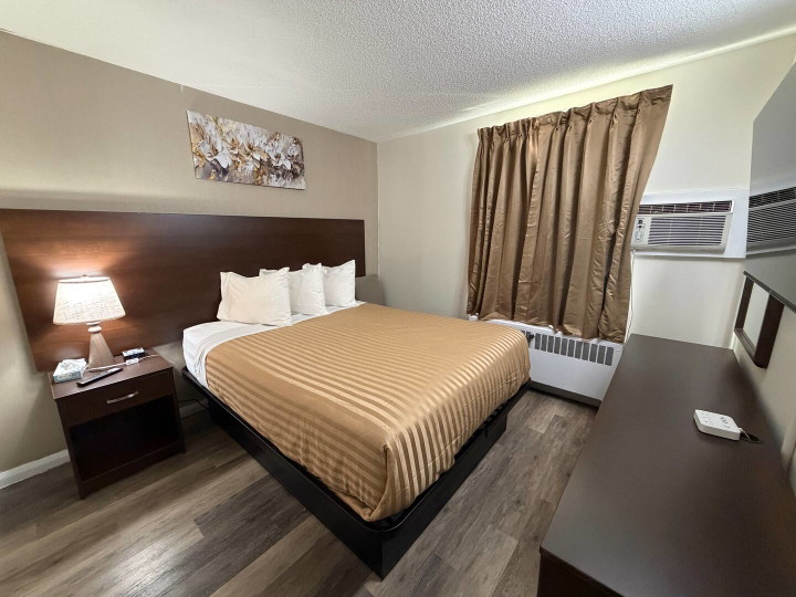 Suite With Two Separate Bedrooms & Kitchen - Perth, ON, Canada