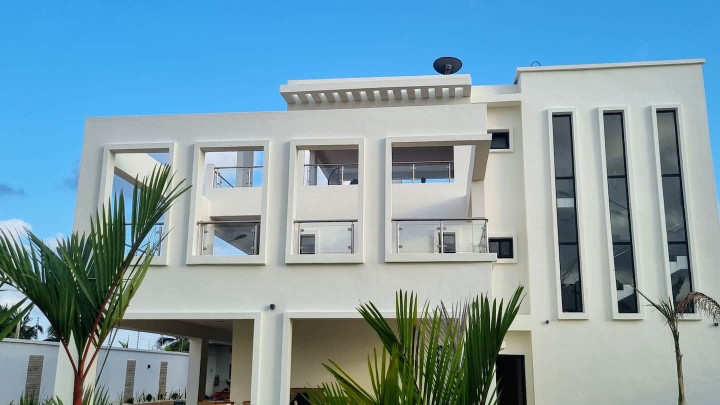 Villa Bolati With Pool, Jacuzzi, Garden, View - Côte d'Ivoire