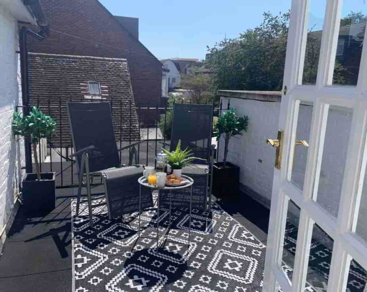 *Location *Location *Location*
Walk To Poole Quay - Dorset