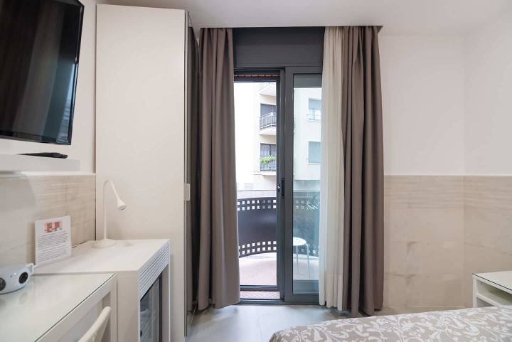 Doble Balcon Con Baño Privado - Barcelona