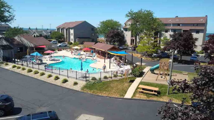 Beautiful Waterfront Condo - Pool / 30' Boat Dock - Ohio
