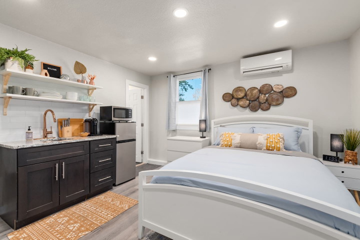 Private Unit W/ Kitchenette - Denver, CO