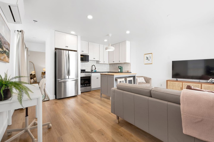 Newly Renovated Entire 1 Bedroom! - 柏本克
