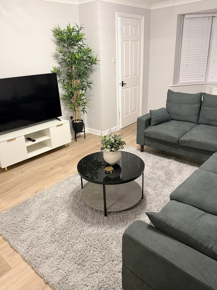Newly Refurbished Home Near Chippenham Town Centre - Chippenham
