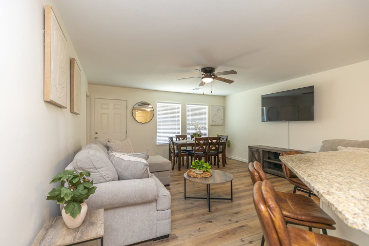Spacious 2 Br Duplex | Fast Wifi | Parking - 薩利納