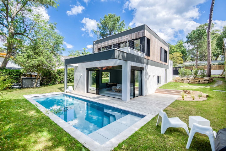 Elegant Pine Villa Pool - Pornichet