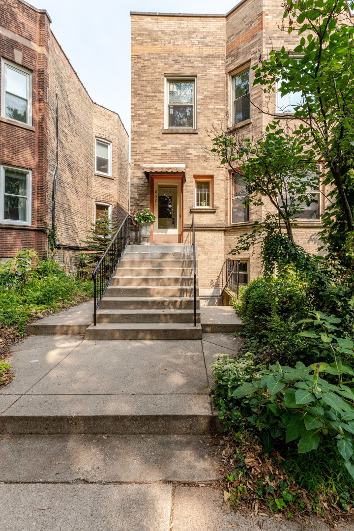 Cozy Garden Unit In Edgewater - Chicago, IL