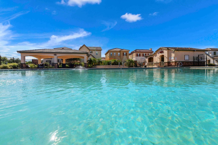 Modern Clean With Pool And Spa! - Gilbert, AZ
