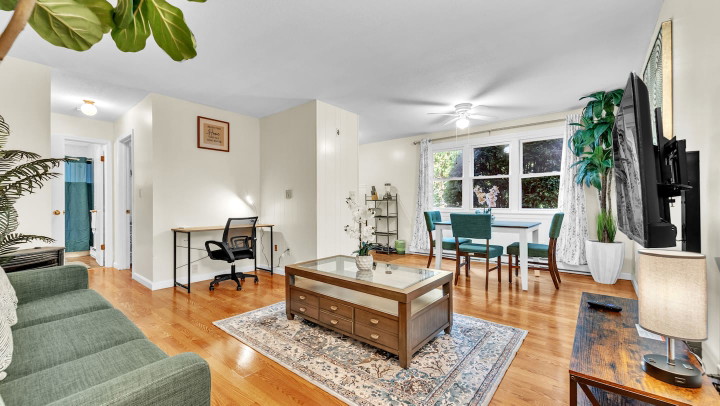 Crested One Place - Heat & Free Parking Included - Connecticut