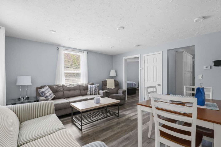 Charming Onset Beach Retreat | Walk To Shops & Din - Wareham, MA