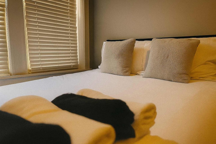 Cozy Studio In Portage Park - Chicago, IL