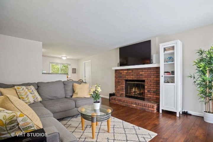 Pet-friendly Sunny 3br Near Woodfield & Downtown - Hoffman Estates, IL