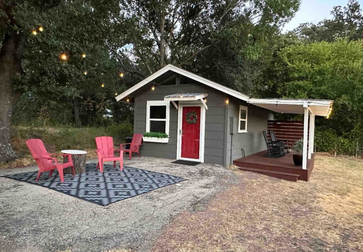 Cozy Farm Cottage Close To Town - Corsicana, TX