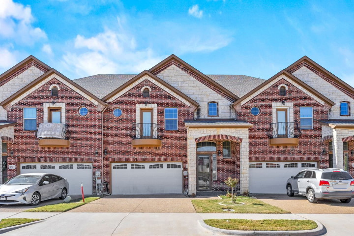Lake View Townhouse In Irving. Modern 4br, 5 Beds - Irving, TX