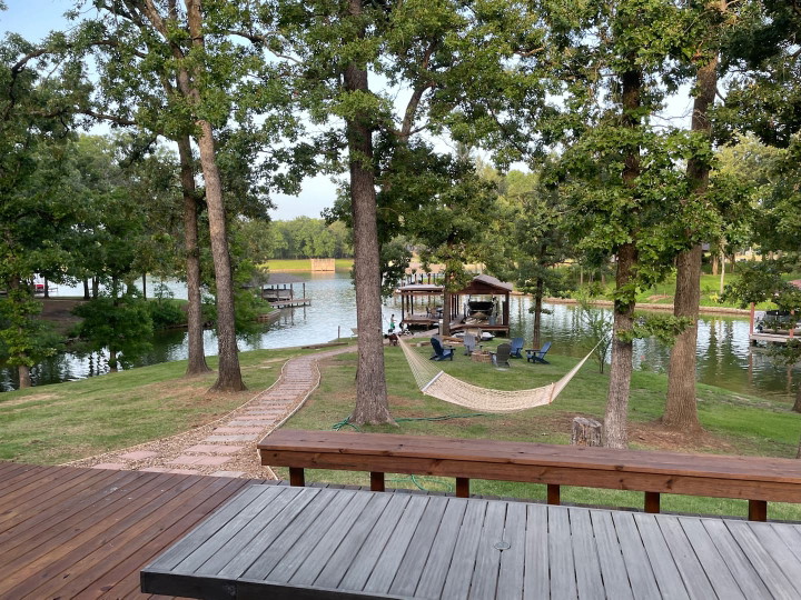 Lake House Gem: Cozy Waterfront Escape - Mount Pleasant, TX