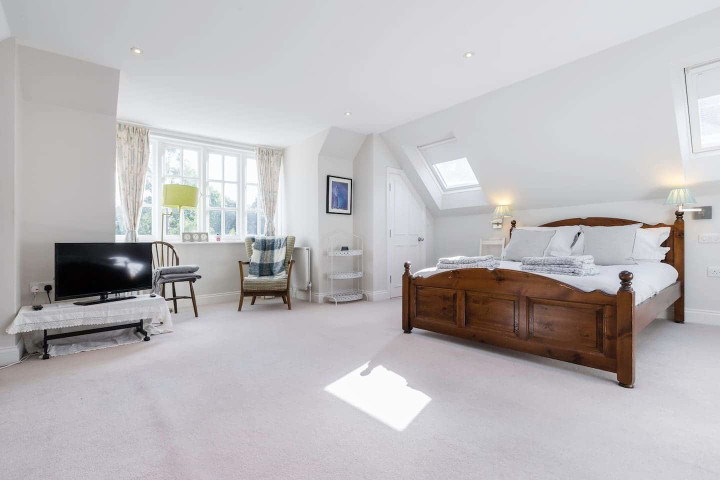 Gorgeous, Bright Top Floor Studio In London - London