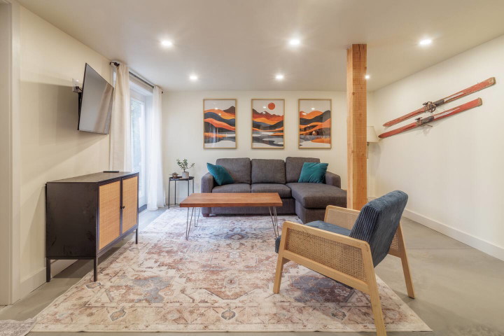 Stylish Nelson Suite  Walk To Downtown & Trails - Nelson