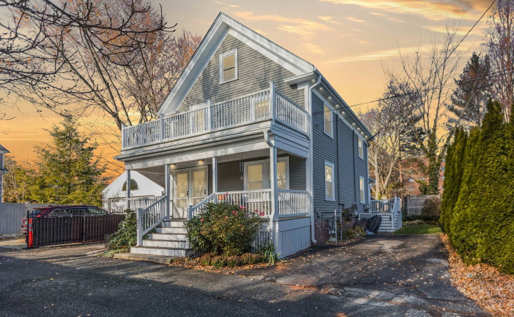 Walk 2 Downtown Portsmouth | Large Top Floor Deck - Portsmouth, NH
