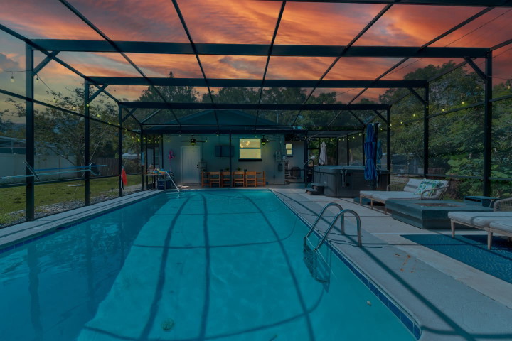 *Heated Pool And Hot Tub- 4bed/4bath Home - DeLand, FL