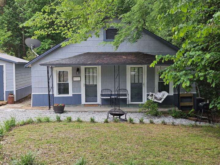 Blue Cottage - Henderson, TN
