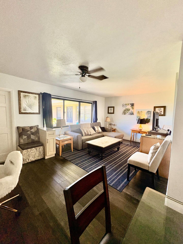 East Haven, Atlantic Ave Fabulous Location . - Delray Beach, FL