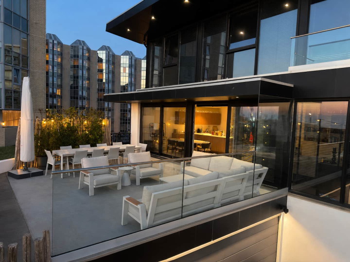 Beachfront Villa | Sunset View, Jacuzzi & Parking - Zandvoort