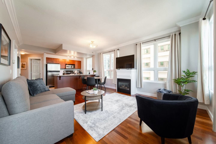 Chic Downtown Suite W/ Ac & Parking | Near Rogers - Edmonton