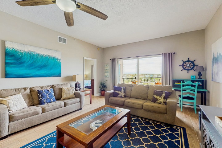 Intracoastal View Condo With Pool Hot Tub And Mari - Madeira Beach, FL