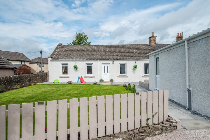 Charming Forfar House + Hot Tub - Forfar