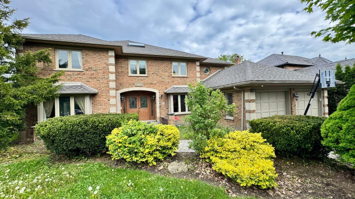 Massive Luxury Retreat W/gym, Sauna & Games & More - Mississauga