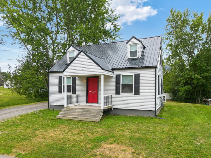Quiet Charming Cape 3 Bed/2bth - Bangor, ME